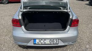 Pelēks Volkswagen Passat 2011 Marijampole, ar dzinēja tilpumu 1.97 L un nobraukumu 226 tūkst. km par 3490 €, foto 14 vietnē AUTOMOTO.COM.LV