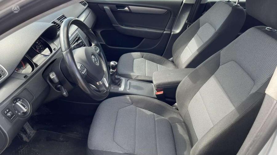 Pelēks Volkswagen Passat 2011 Marijampole, ar dzinēja tilpumu 1.97 L un nobraukumu 226 tūkst. km par 3490 €, foto 16 vietnē AUTOMOTO.COM.LV