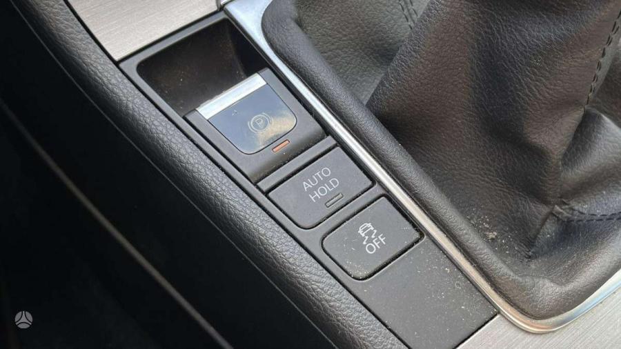 Pelēks Volkswagen Passat 2011 Marijampole, ar dzinēja tilpumu 1.97 L un nobraukumu 226 tūkst. km par 3490 €, foto 17 vietnē AUTOMOTO.COM.LV