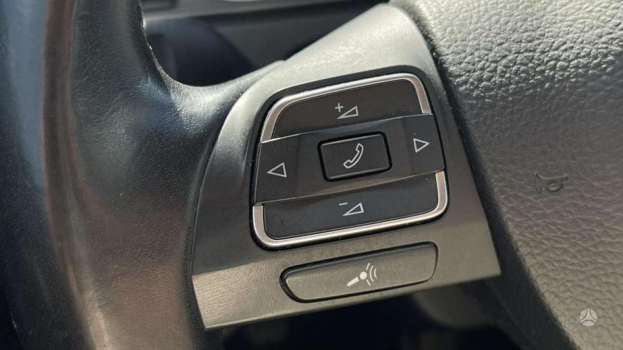 Pelēks Volkswagen Passat 2011 Marijampole, ar dzinēja tilpumu 1.97 L un nobraukumu 226 tūkst. km par 3490 €, foto 18 vietnē AUTOMOTO.COM.LV
