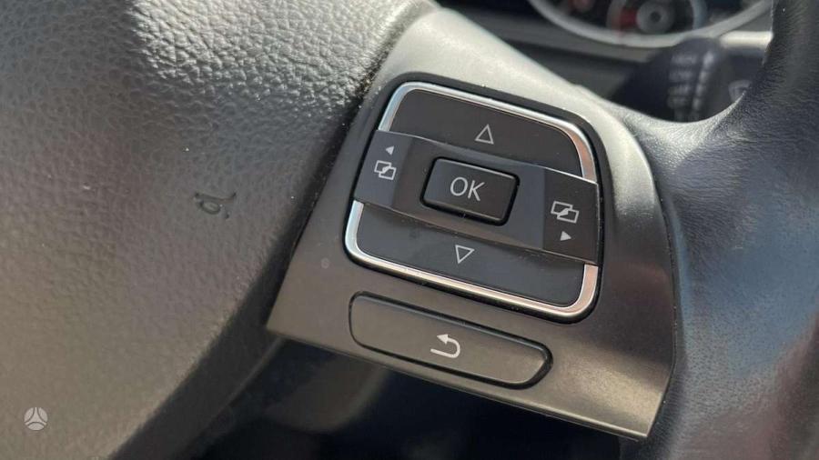 Pelēks Volkswagen Passat 2011 Marijampole, ar dzinēja tilpumu 1.97 L un nobraukumu 226 tūkst. km par 3490 €, foto 19 vietnē AUTOMOTO.COM.LV