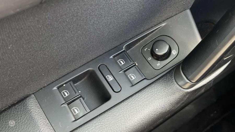 Pelēks Volkswagen Passat 2011 Marijampole, ar dzinēja tilpumu 1.97 L un nobraukumu 226 tūkst. km par 3490 €, foto 20 vietnē AUTOMOTO.COM.LV