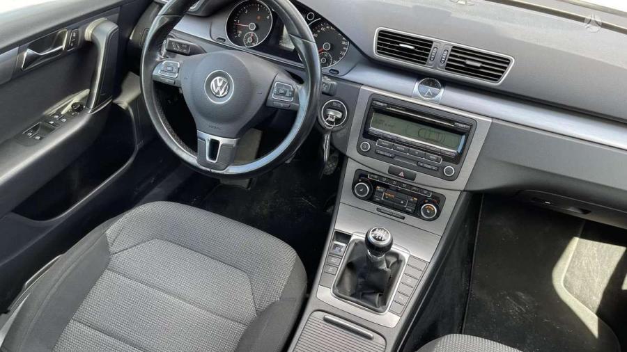Pelēks Volkswagen Passat 2011 Marijampole, ar dzinēja tilpumu 1.97 L un nobraukumu 226 tūkst. km par 3490 €, foto 24 vietnē AUTOMOTO.COM.LV