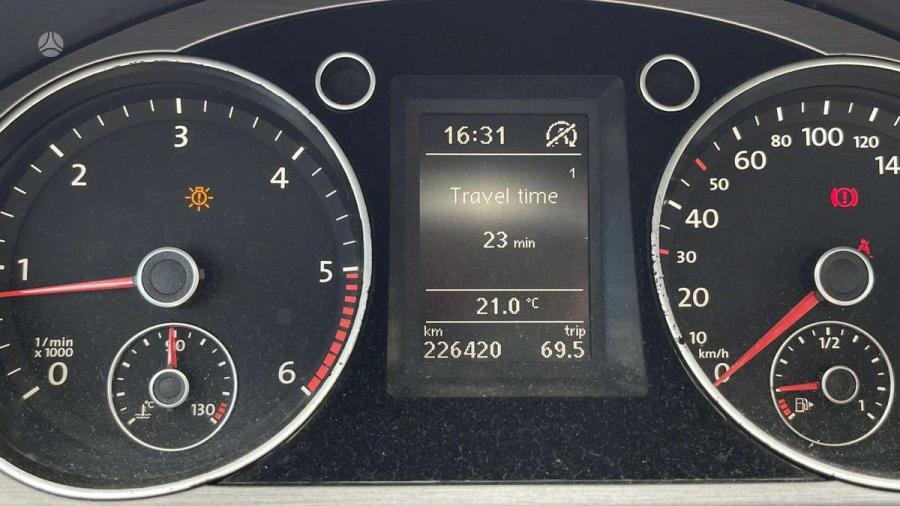 Pelēks Volkswagen Passat 2011 Marijampole, ar dzinēja tilpumu 1.97 L un nobraukumu 226 tūkst. km par 3490 €, foto 30 vietnē AUTOMOTO.COM.LV