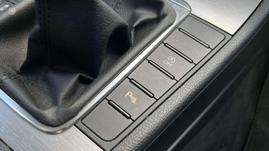 Pelēks Volkswagen Passat 2011 Marijampole, ar dzinēja tilpumu 1.97 L un nobraukumu 226 tūkst. km par 3490 €, foto 32 vietnē AUTOMOTO.COM.LV