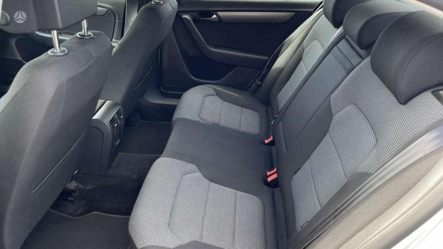 Pelēks Volkswagen Passat 2011 Marijampole, ar dzinēja tilpumu 1.97 L un nobraukumu 226 tūkst. km par 3490 €, foto 34 vietnē AUTOMOTO.COM.LV