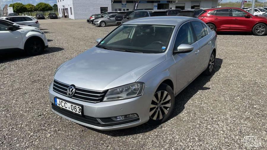 Pelēks Volkswagen Passat 2011 Marijampole, ar dzinēja tilpumu 2.00 L un nobraukumu 226 tūkst. km par 3490 €, foto 1 vietnē AUTOMOTO.COM.LV
