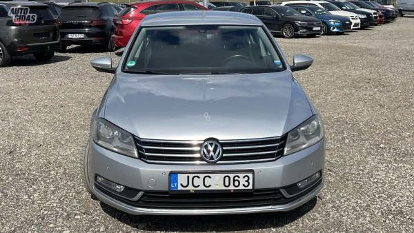 Grey Volkswagen Passat 2011 in Marijampole, with an engine capacity of 2.00 L and mileage of 226 thousand km for 3490 €, photo 2 on AUTOMOTO.COM.LV