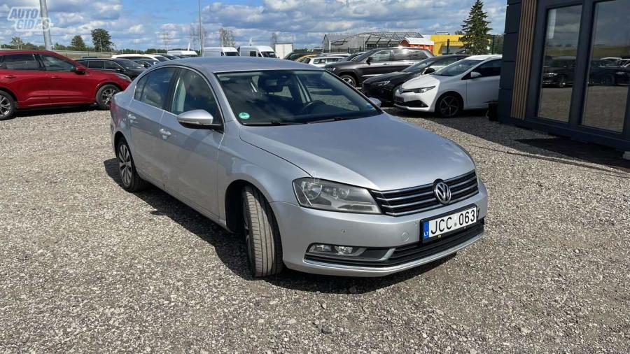 Pelēks Volkswagen Passat 2011 Marijampole, ar dzinēja tilpumu 2.00 L un nobraukumu 226 tūkst. km par 3490 €, foto 4 vietnē AUTOMOTO.COM.LV