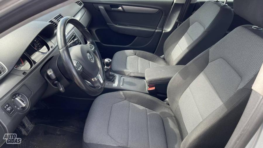 Pelēks Volkswagen Passat 2011 Marijampole, ar dzinēja tilpumu 2.00 L un nobraukumu 226 tūkst. km par 3490 €, foto 11 vietnē AUTOMOTO.COM.LV