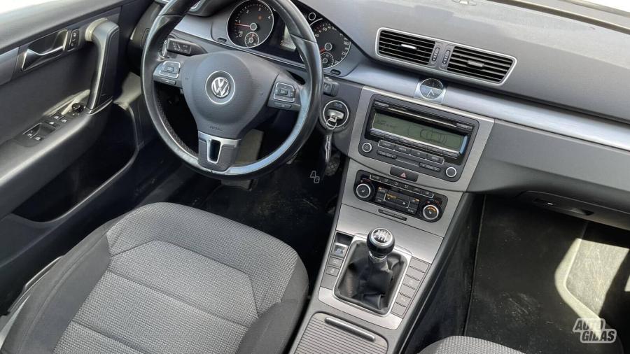 Pelēks Volkswagen Passat 2011 Marijampole, ar dzinēja tilpumu 2.00 L un nobraukumu 226 tūkst. km par 3490 €, foto 15 vietnē AUTOMOTO.COM.LV
