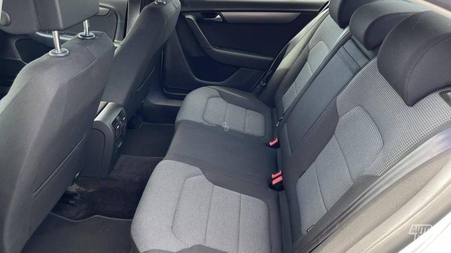 Pelēks Volkswagen Passat 2011 Marijampole, ar dzinēja tilpumu 2.00 L un nobraukumu 226 tūkst. km par 3490 €, foto 17 vietnē AUTOMOTO.COM.LV