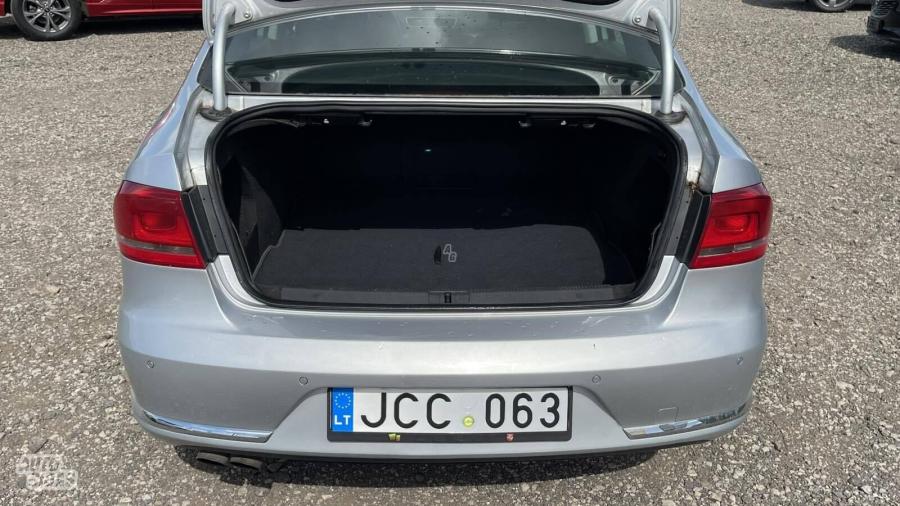 Pelēks Volkswagen Passat 2011 Marijampole, ar dzinēja tilpumu 2.00 L un nobraukumu 226 tūkst. km par 3490 €, foto 19 vietnē AUTOMOTO.COM.LV