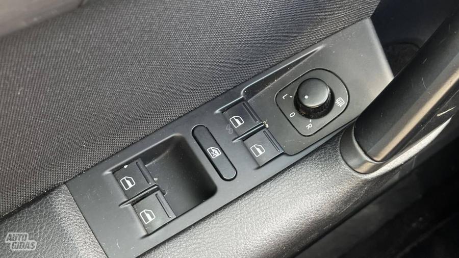 Pelēks Volkswagen Passat 2011 Marijampole, ar dzinēja tilpumu 2.00 L un nobraukumu 226 tūkst. km par 3490 €, foto 26 vietnē AUTOMOTO.COM.LV