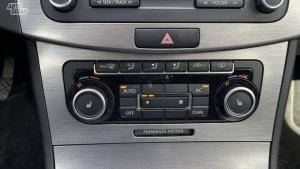 Pelēks Volkswagen Passat 2011 Marijampole, ar dzinēja tilpumu 2.00 L un nobraukumu 226 tūkst. km par 3490 €, foto 27 vietnē AUTOMOTO.COM.LV