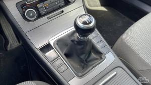 Pelēks Volkswagen Passat 2011 Marijampole, ar dzinēja tilpumu 2.00 L un nobraukumu 226 tūkst. km par 3490 €, foto 28 vietnē AUTOMOTO.COM.LV