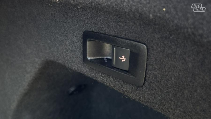 Pelēks Volkswagen Passat 2011 Marijampole, ar dzinēja tilpumu 2.00 L un nobraukumu 226 tūkst. km par 3490 €, foto 29 vietnē AUTOMOTO.COM.LV