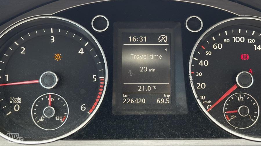 Pelēks Volkswagen Passat 2011 Marijampole, ar dzinēja tilpumu 2.00 L un nobraukumu 226 tūkst. km par 3490 €, foto 30 vietnē AUTOMOTO.COM.LV