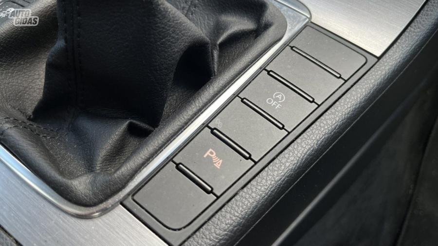 Pelēks Volkswagen Passat 2011 Marijampole, ar dzinēja tilpumu 2.00 L un nobraukumu 226 tūkst. km par 3490 €, foto 32 vietnē AUTOMOTO.COM.LV