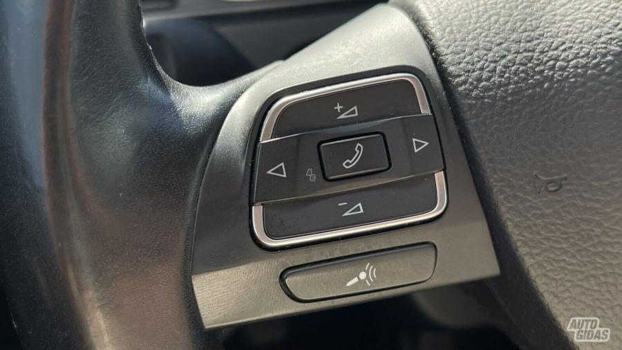 Pelēks Volkswagen Passat 2011 Marijampole, ar dzinēja tilpumu 2.00 L un nobraukumu 226 tūkst. km par 3490 €, foto 33 vietnē AUTOMOTO.COM.LV