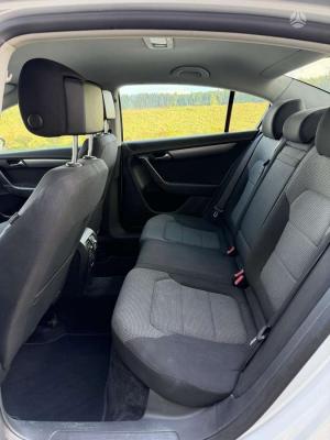 Grey Volkswagen Passat 2011 in Vilnius, with an engine capacity of 1.97 L and mileage of 260 thousand km for 4350 €, photo 15 on AUTOMOTO.COM.LV