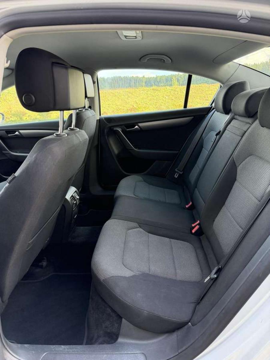 Grey Volkswagen Passat 2011 in Vilnius, with an engine capacity of 1.97 L and mileage of 260 thousand km for 4350 €, photo 15 on AUTOMOTO.COM.LV