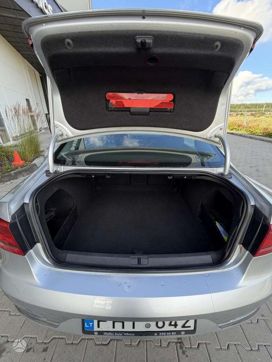 Grey Volkswagen Passat 2011 in Vilnius, with an engine capacity of 1.97 L and mileage of 260 thousand km for 4350 €, photo 17 on AUTOMOTO.COM.LV