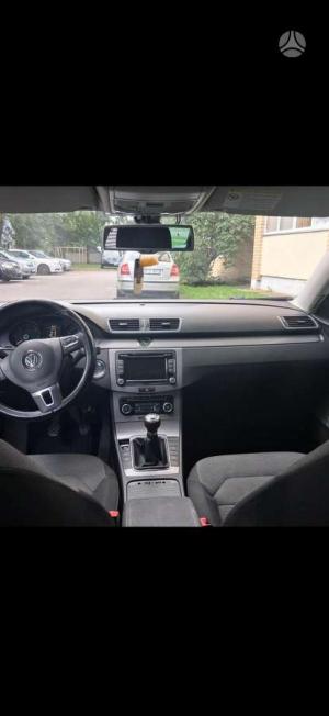 Pelēks Volkswagen Passat 2011 Panevēža, ar dzinēja tilpumu 1.97 L un nobraukumu 300 tūkst. km par 2950 €, foto 6 vietnē AUTOMOTO.COM.LV