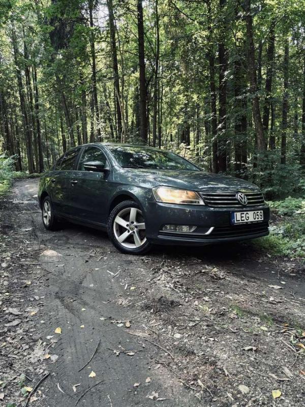 Pelēks Volkswagen Passat 2011 Viļņa, ar dzinēja tilpumu 1.60 L un nobraukumu 249 tūkst. km par 2850 €, foto 2 vietnē AUTOMOTO.COM.LV
