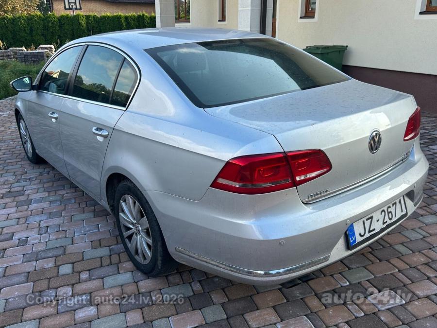 Grey Volkswagen Passat 2011 in Riga, with an engine capacity of 2.00 L and mileage of 284 thousand km for 3900 €, photo 4 on AUTOMOTO.COM.LV