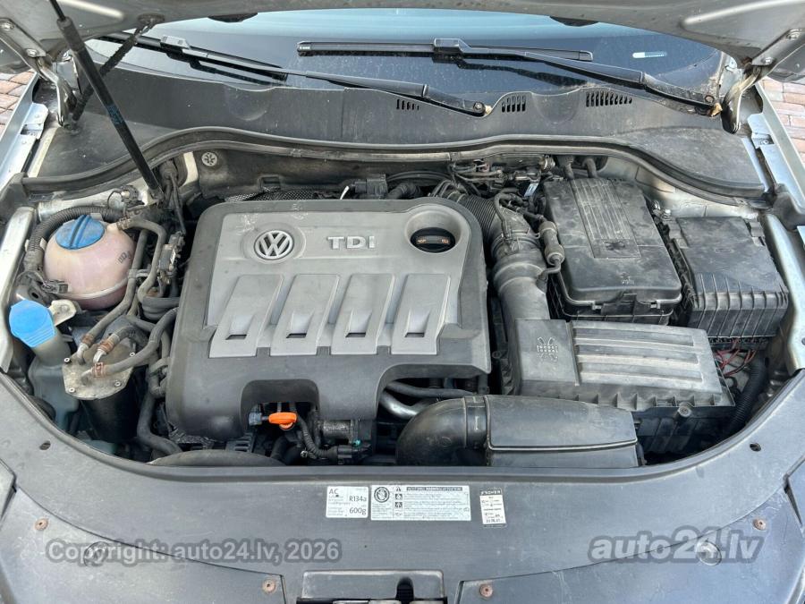 Grey Volkswagen Passat 2011 in Riga, with an engine capacity of 2.00 L and mileage of 284 thousand km for 3900 €, photo 5 on AUTOMOTO.COM.LV
