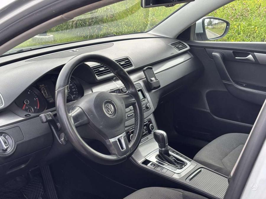 Pelēks Volkswagen Passat 2011 Viļņa, ar dzinēja tilpumu 1.97 L un nobraukumu 394 tūkst. km par 3700 €, foto 12 vietnē AUTOMOTO.COM.LV