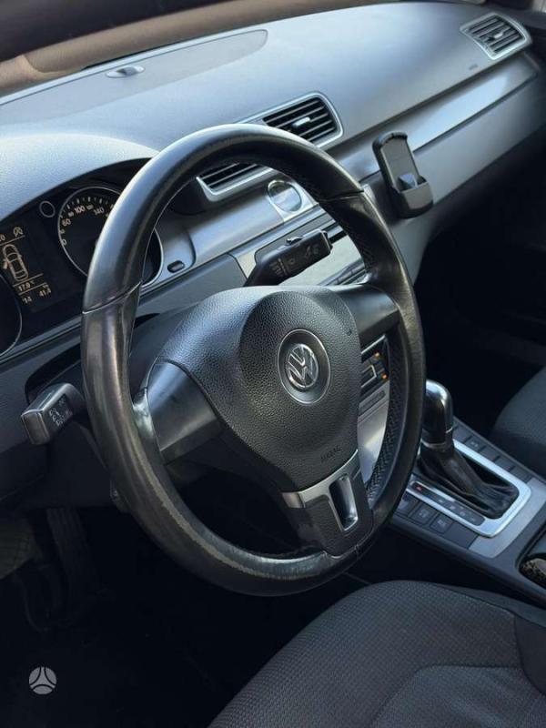 Pelēks Volkswagen Passat 2011 Viļņa, ar dzinēja tilpumu 1.97 L un nobraukumu 260 tūkst. km par 3950 €, foto 7 vietnē AUTOMOTO.COM.LV