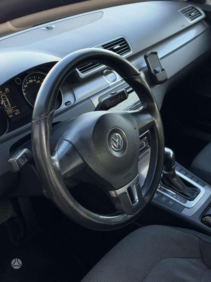 Pelēks Volkswagen Passat 2011 Viļņa, ar dzinēja tilpumu 1.97 L un nobraukumu 260 tūkst. km par 3950 €, foto 7 vietnē AUTOMOTO.COM.LV