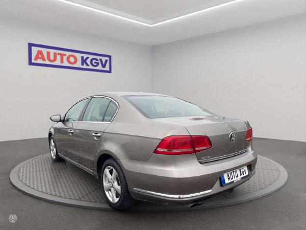Grey Volkswagen Passat 2012 in Vilnius, with an engine capacity of 1.80 L and mileage of 195 thousand km for 6699 €, photo 3 on AUTOMOTO.COM.LV