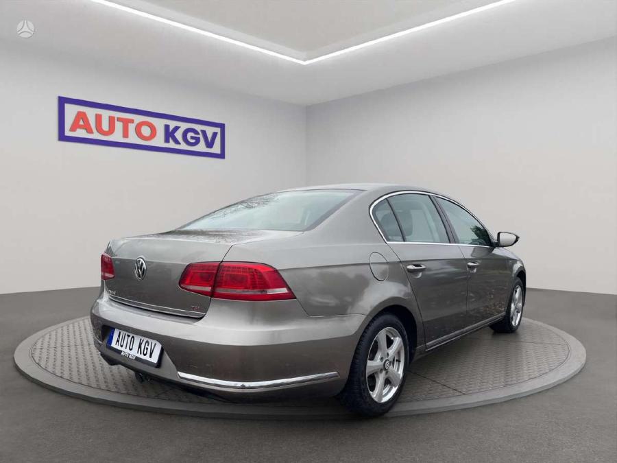 Pelēks Volkswagen Passat 2012 Viļņa, ar dzinēja tilpumu 1.80 L un nobraukumu 195 tūkst. km par 6699 €, foto 4 vietnē AUTOMOTO.COM.LV