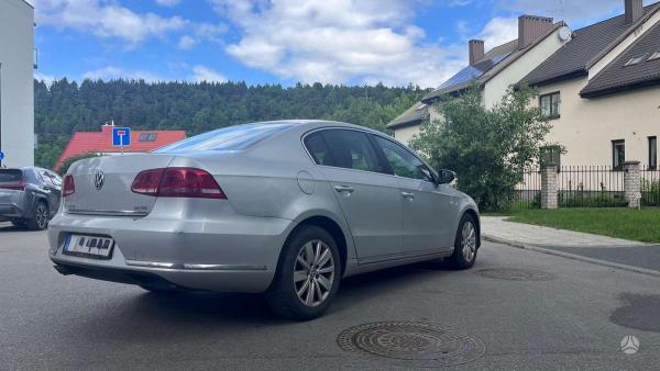Pelēks Volkswagen Passat 2012 Viļņa, ar dzinēja tilpumu 1.97 L un nobraukumu 210 tūkst. km par 4250 €, foto 3 vietnē AUTOMOTO.COM.LV