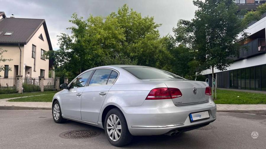Pelēks Volkswagen Passat 2012 Viļņa, ar dzinēja tilpumu 1.97 L un nobraukumu 210 tūkst. km par 4250 €, foto 5 vietnē AUTOMOTO.COM.LV