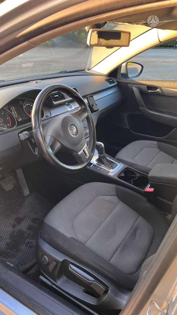 Pelēks Volkswagen Passat 2012 Viļņa, ar dzinēja tilpumu 1.97 L un nobraukumu 210 tūkst. km par 4250 €, foto 6 vietnē AUTOMOTO.COM.LV