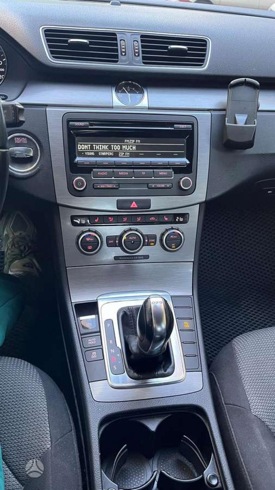 Pelēks Volkswagen Passat 2012 Viļņa, ar dzinēja tilpumu 1.97 L un nobraukumu 210 tūkst. km par 4250 €, foto 9 vietnē AUTOMOTO.COM.LV