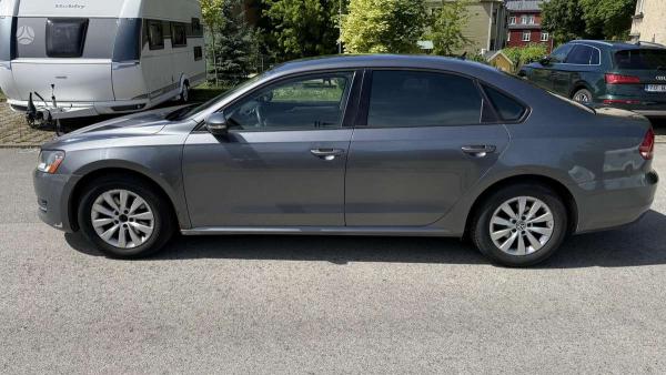 Grey Volkswagen Passat 2012 in Vilnius, with an engine capacity of 2.50 L and mileage of 179 thousand km for 3900 €, photo 2 on AUTOMOTO.COM.LV