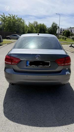 Grey Volkswagen Passat 2012 in Vilnius, with an engine capacity of 2.50 L and mileage of 179 thousand km for 3900 €, photo 5 on AUTOMOTO.COM.LV