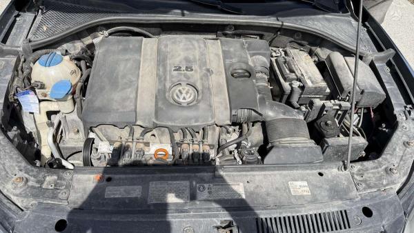 Grey Volkswagen Passat 2012 in Vilnius, with an engine capacity of 2.50 L and mileage of 179 thousand km for 3900 €, photo 9 on AUTOMOTO.COM.LV