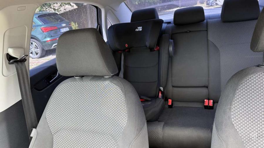 Grey Volkswagen Passat 2012 in Vilnius, with an engine capacity of 2.50 L and mileage of 179 thousand km for 3900 €, photo 13 on AUTOMOTO.COM.LV