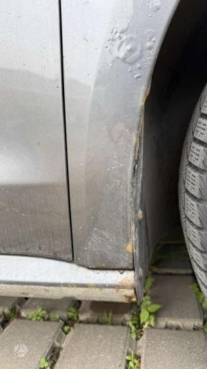 Grey Volkswagen Passat 2012 in Vilnius, with an engine capacity of 2.50 L and mileage of 179 thousand km for 3900 €, photo 19 on AUTOMOTO.COM.LV