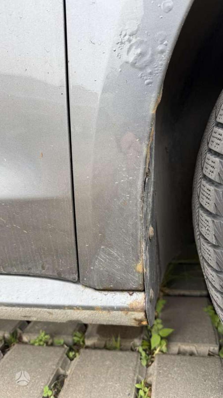 Grey Volkswagen Passat 2012 in Vilnius, with an engine capacity of 2.50 L and mileage of 179 thousand km for 3900 €, photo 19 on AUTOMOTO.COM.LV