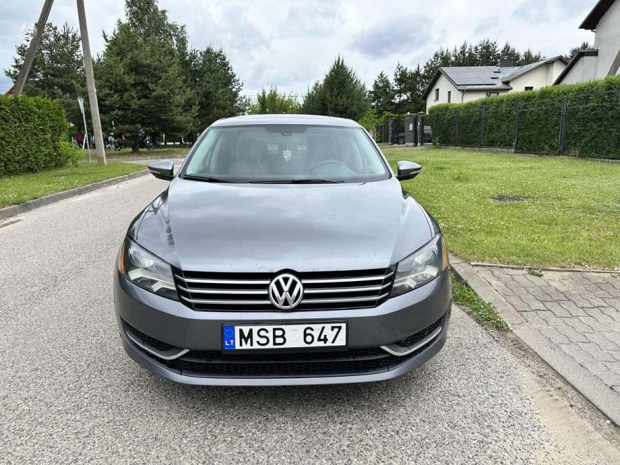Pelēks Volkswagen Passat 2012 Viļņa, ar dzinēja tilpumu 0.00 L un nobraukumu 294 tūkst. km par 3900 €, foto 3 vietnē AUTOMOTO.COM.LV