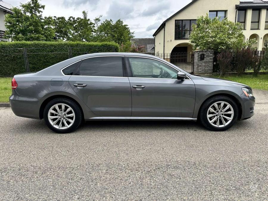 Pelēks Volkswagen Passat 2012 Viļņa, ar dzinēja tilpumu 0.00 L un nobraukumu 294 tūkst. km par 3900 €, foto 5 vietnē AUTOMOTO.COM.LV