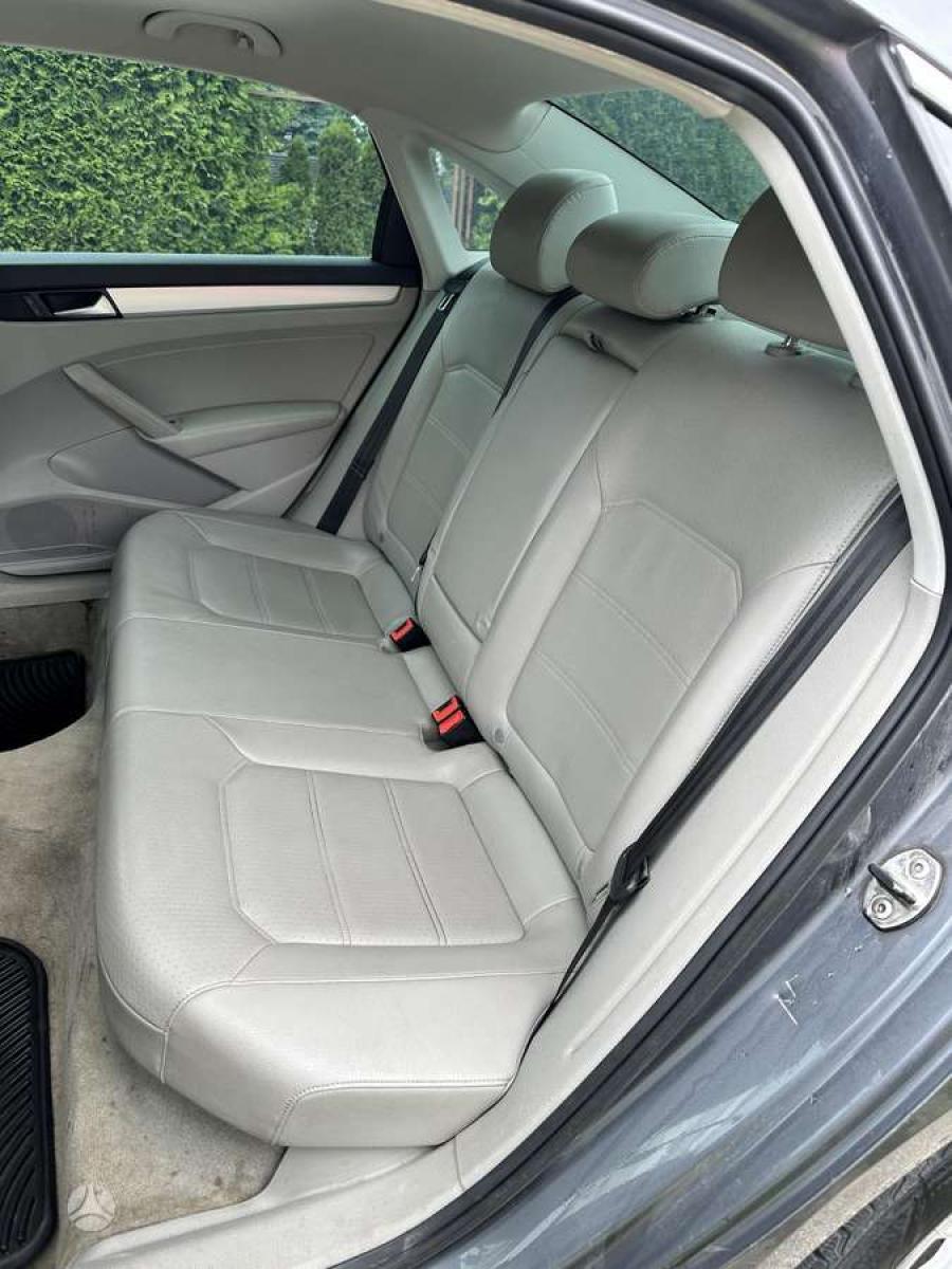 Pelēks Volkswagen Passat 2012 Viļņa, ar dzinēja tilpumu 0.00 L un nobraukumu 294 tūkst. km par 3900 €, foto 10 vietnē AUTOMOTO.COM.LV