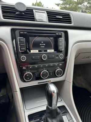 Pelēks Volkswagen Passat 2012 Viļņa, ar dzinēja tilpumu 0.00 L un nobraukumu 294 tūkst. km par 3900 €, foto 15 vietnē AUTOMOTO.COM.LV